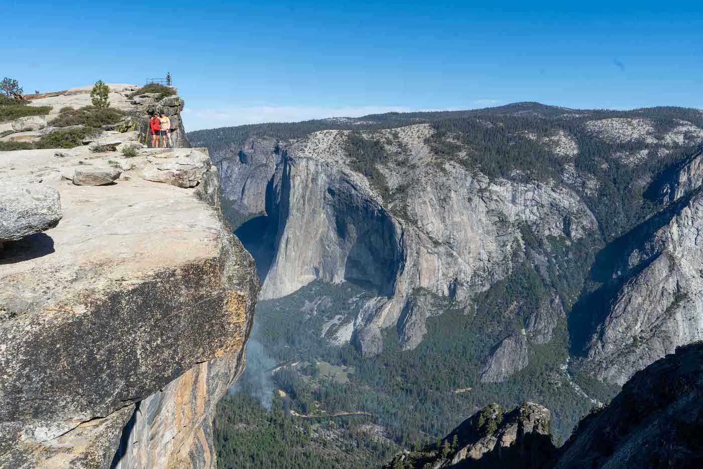 Hiking Taft Point - An Easy Yosemite National Park Hike