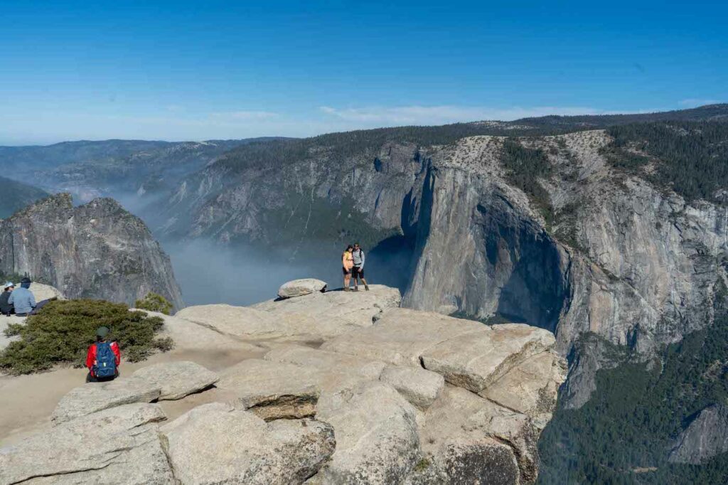 Hiking Taft Point - An Easy Yosemite National Park Hike